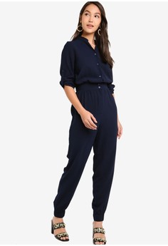 Blazer-hitam-plus-jumpsuit - Tampil Cantik